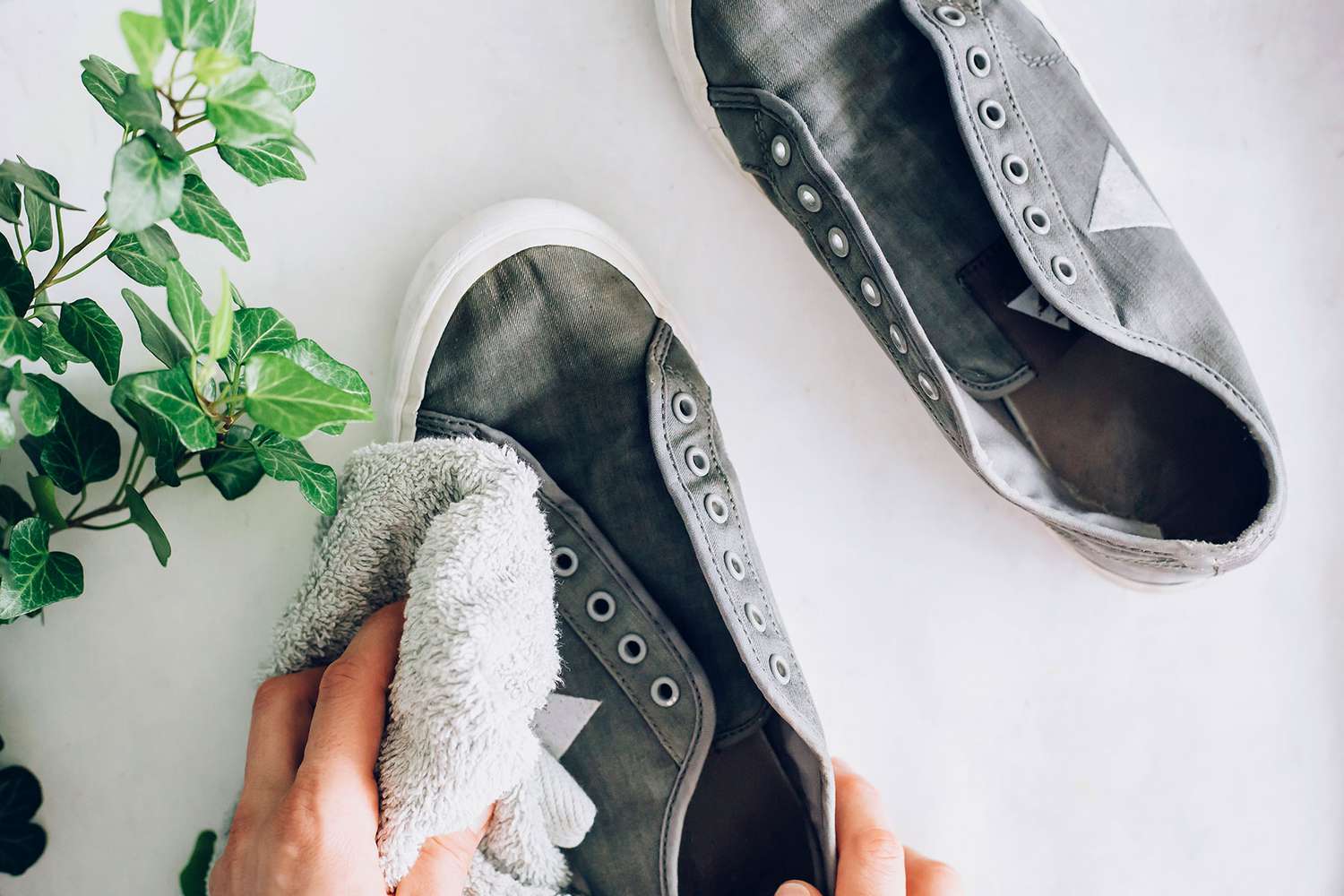 How to Wash Canvas Shoes: Quick & Easy Guide